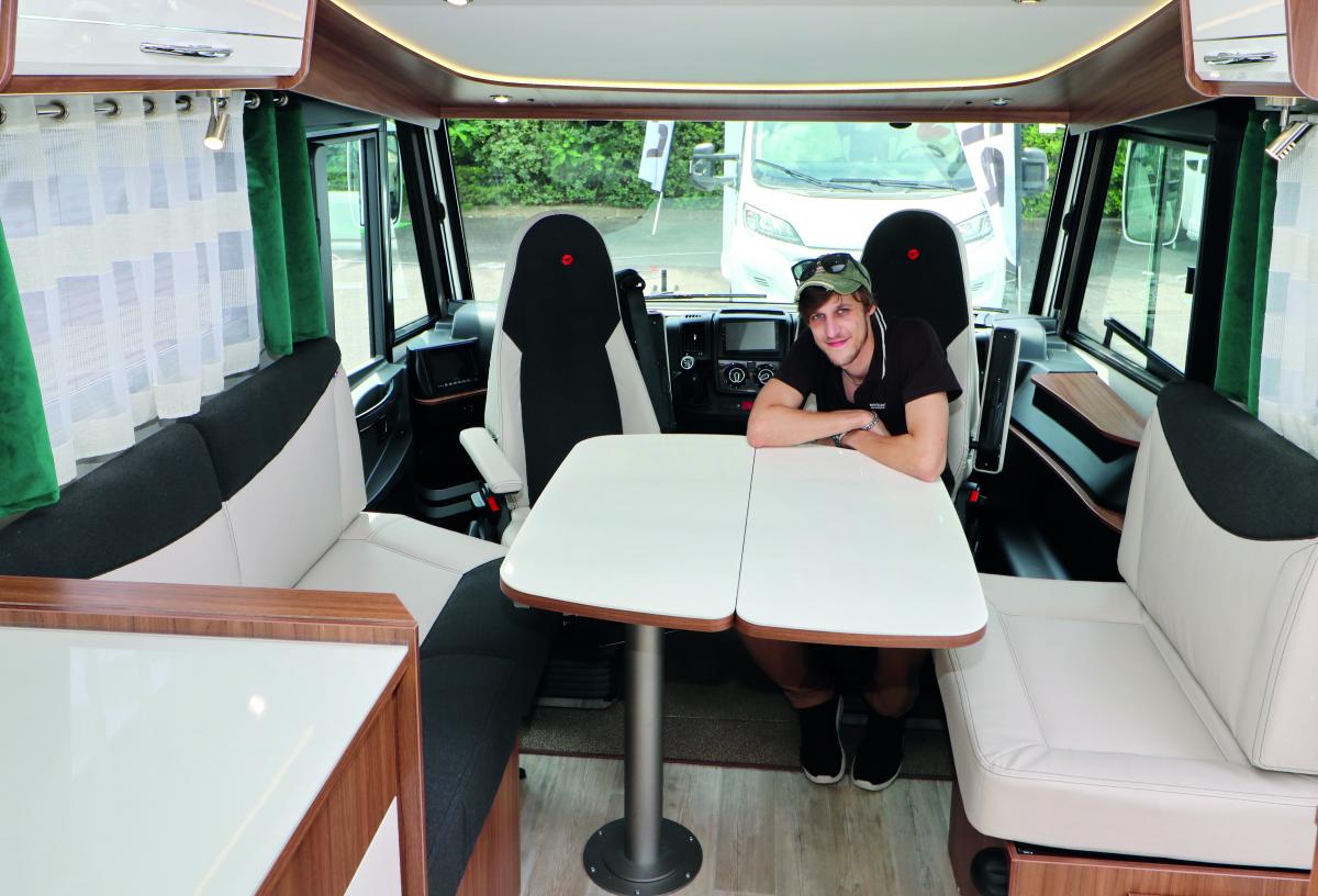 Camper grandi spazi. Pilote G740FC relax e tecnologia | CamperLife